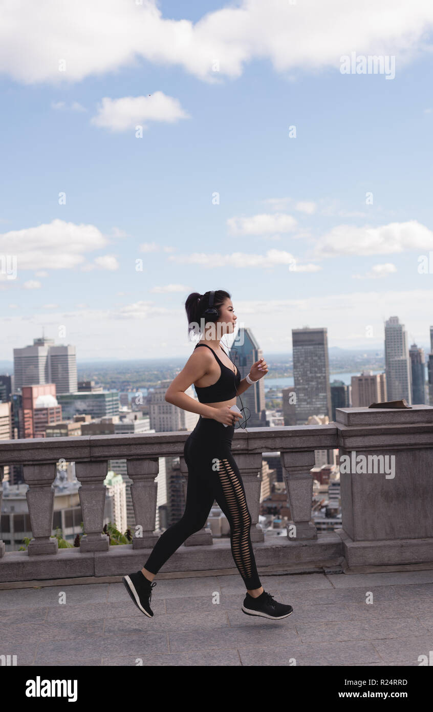 Running connection hi-res stock photography and images - Alamy