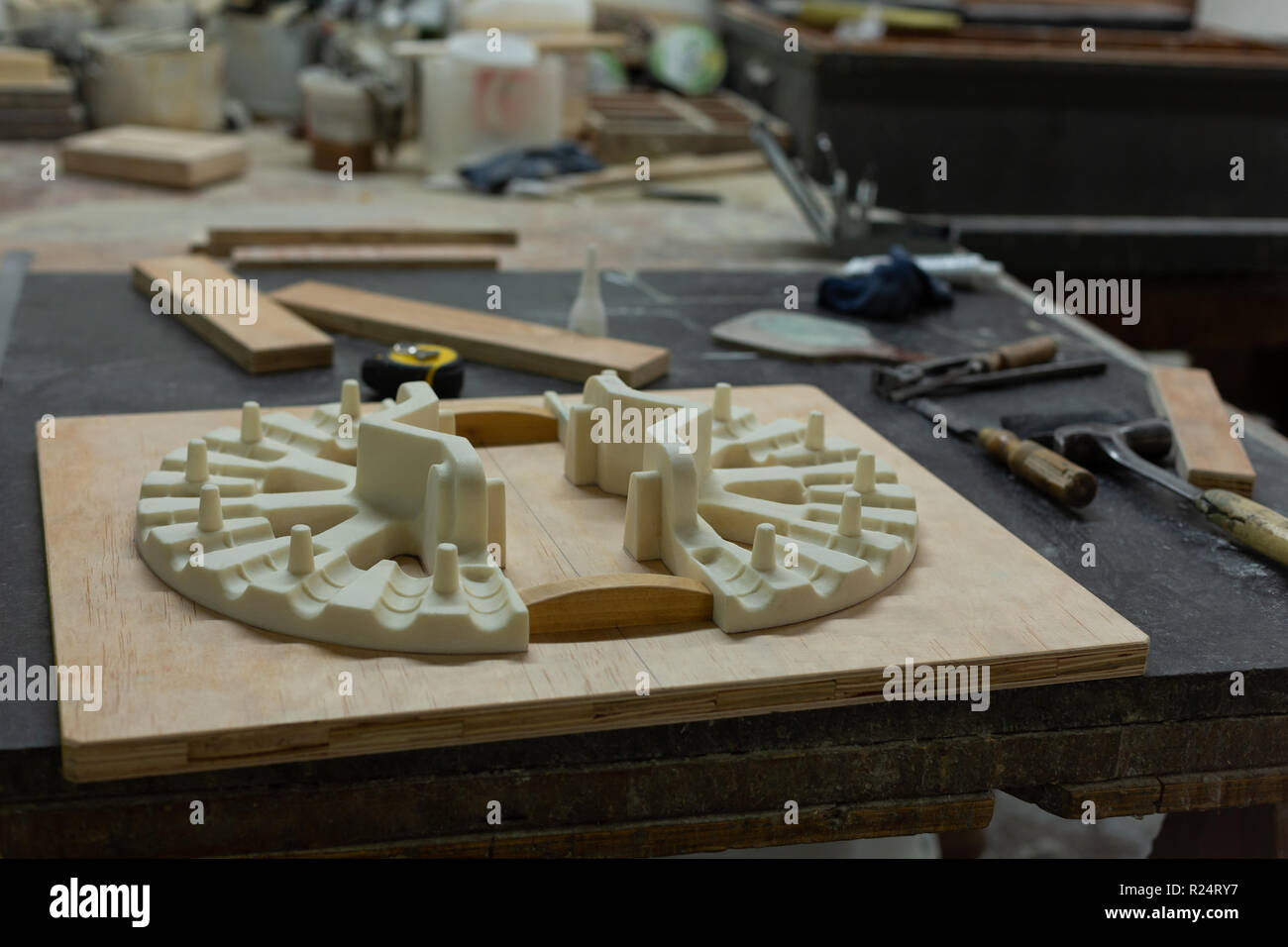 Wooden molding hi-res stock photography and images - Alamy