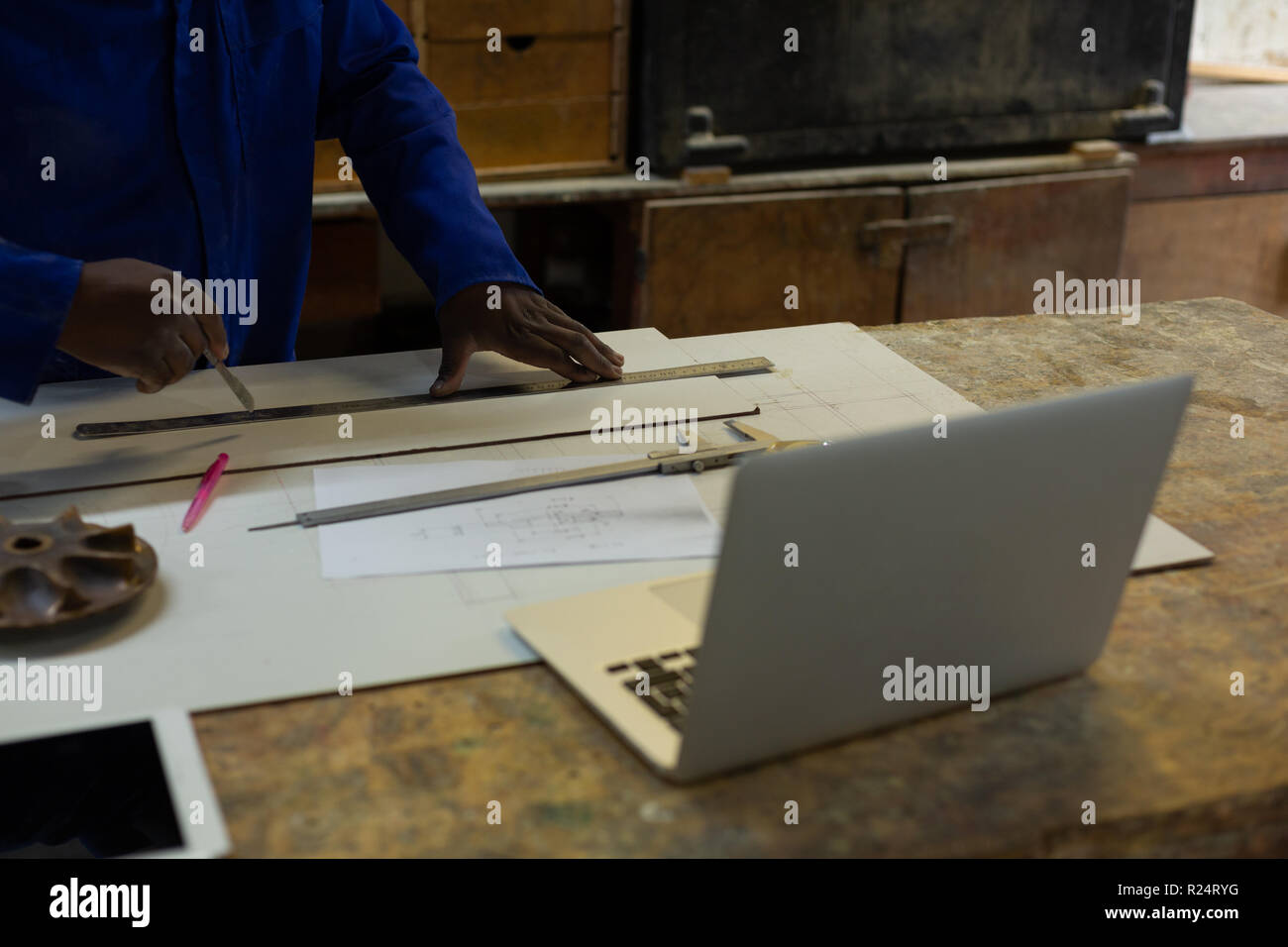 Worker in uniform measuring hi-res stock photography and images - Alamy