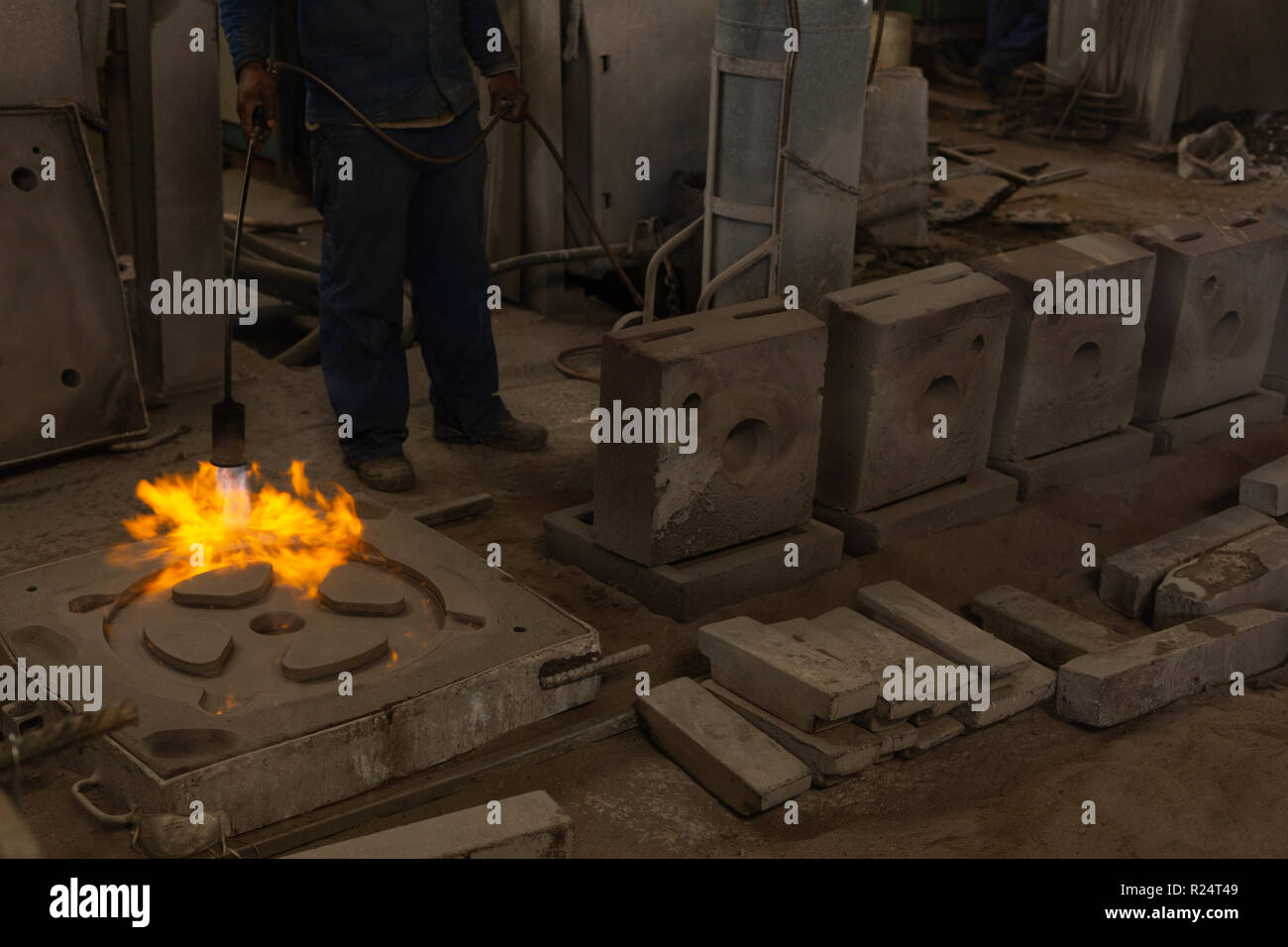 Metal casting hi-res stock photography and images - Alamy