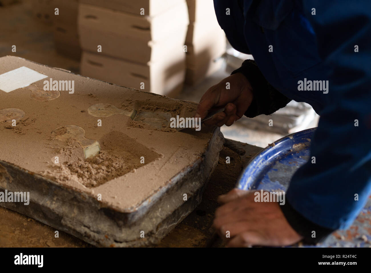 Molds worker hi-res stock photography and images - Alamy