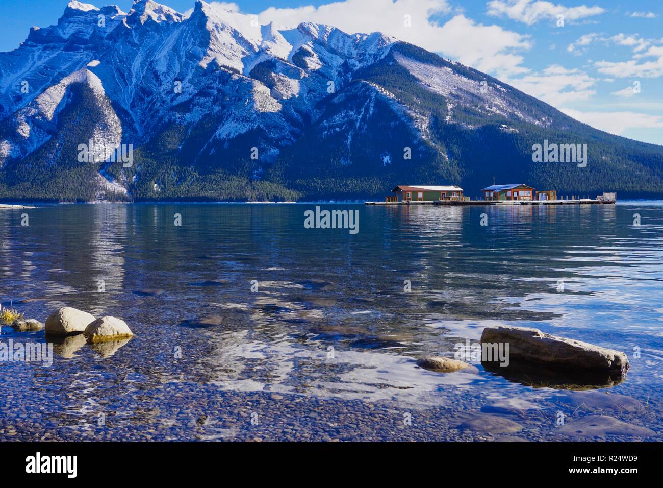 Lake minnewanka and winter hi-res stock photography and images - Alamy