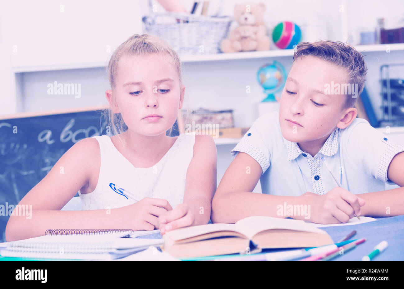 Boy helping girl math hi-res stock photography and images - Alamy