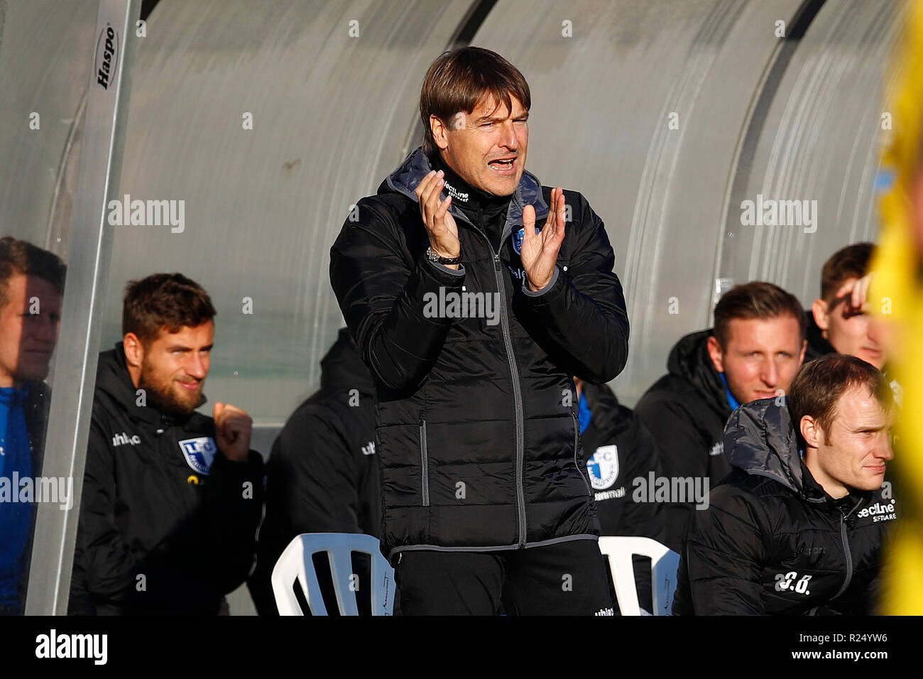 Braunschweig, Germany. 16th Nov, 2018. Soccer: Test match, Eintracht ...