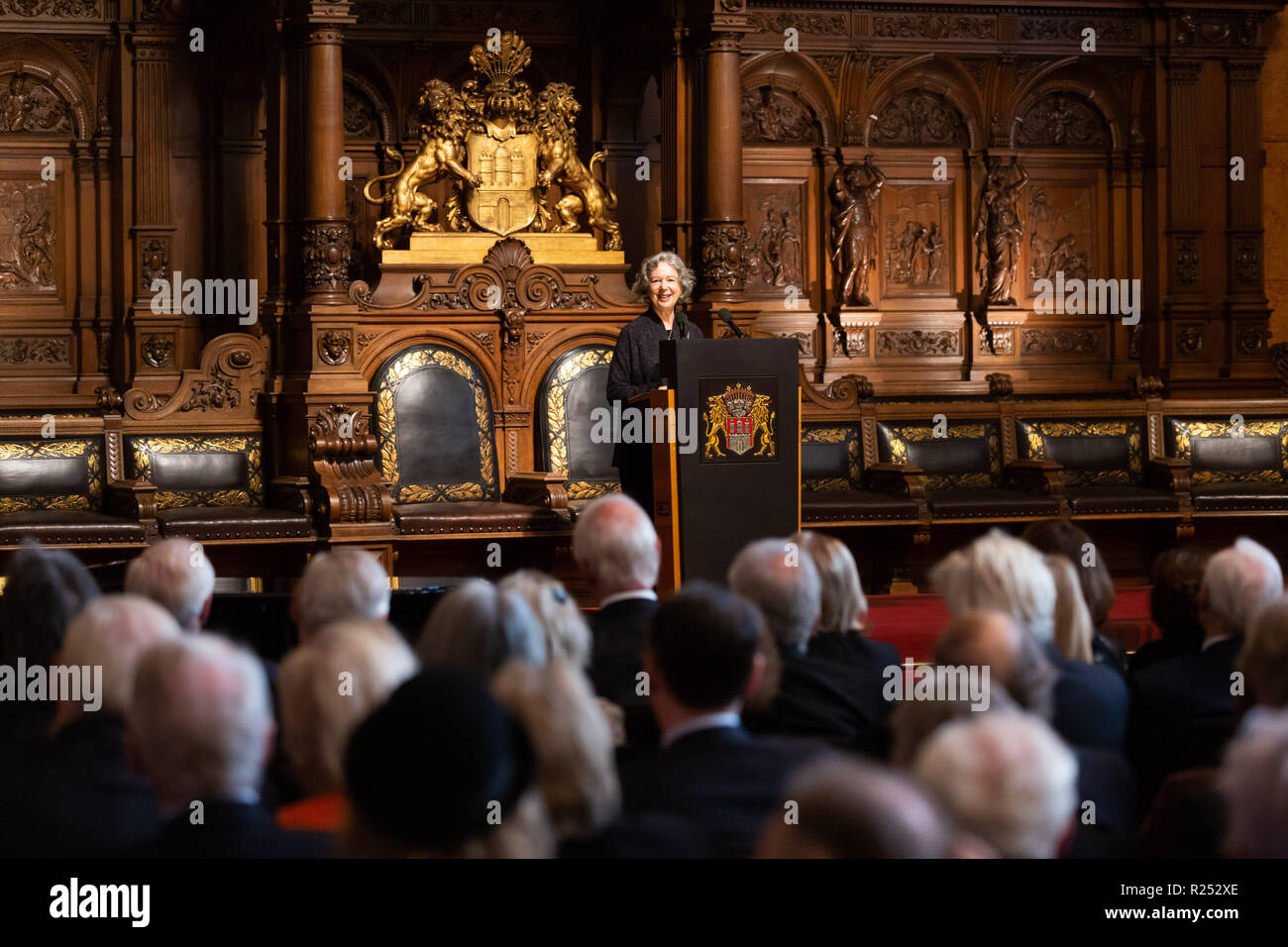 Hamburg, Germany. 16th Nov, 2018. After receiving the Hannelore-Greve ...