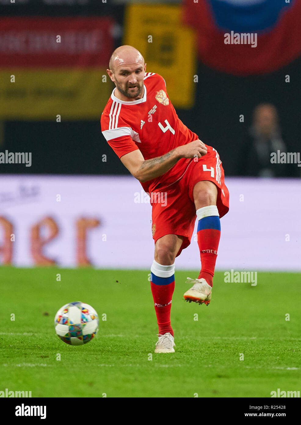 Leipzig, Germany. 15th Nov 2018. Konstantin RAUSCH, Russia Nr.4 drives ...