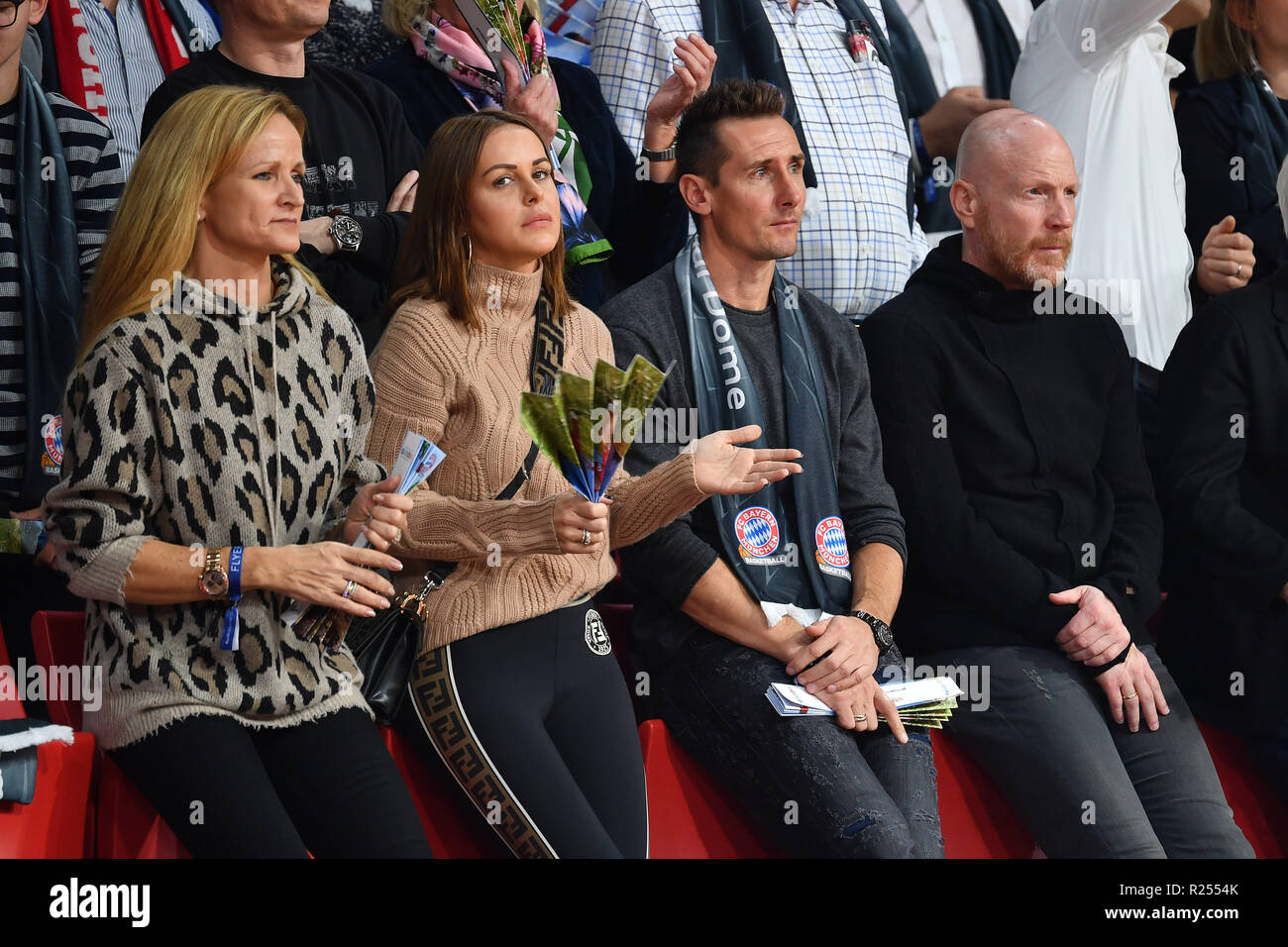 Munich, Deutschland. 16th Nov, 2018. v.re: Matthias SAMMER, Miroslav ...