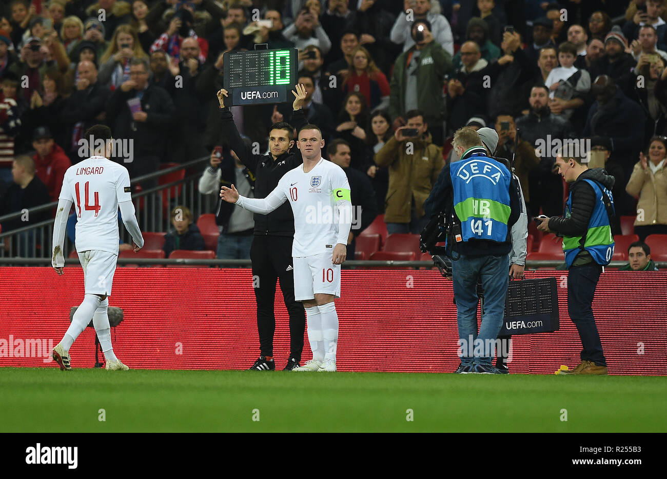 Coming in 2nd hi-res stock photography and images - Alamy