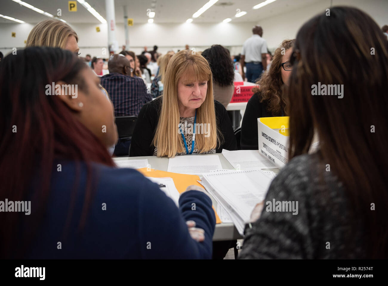 Hand recount hi-res stock photography and images - Alamy