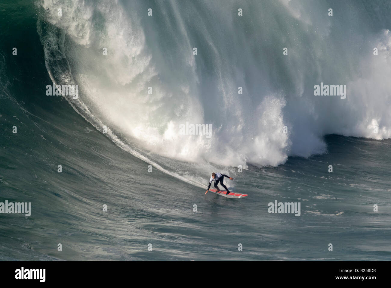 Nazare tow surfing challenge hi-res stock photography and images - Alamy