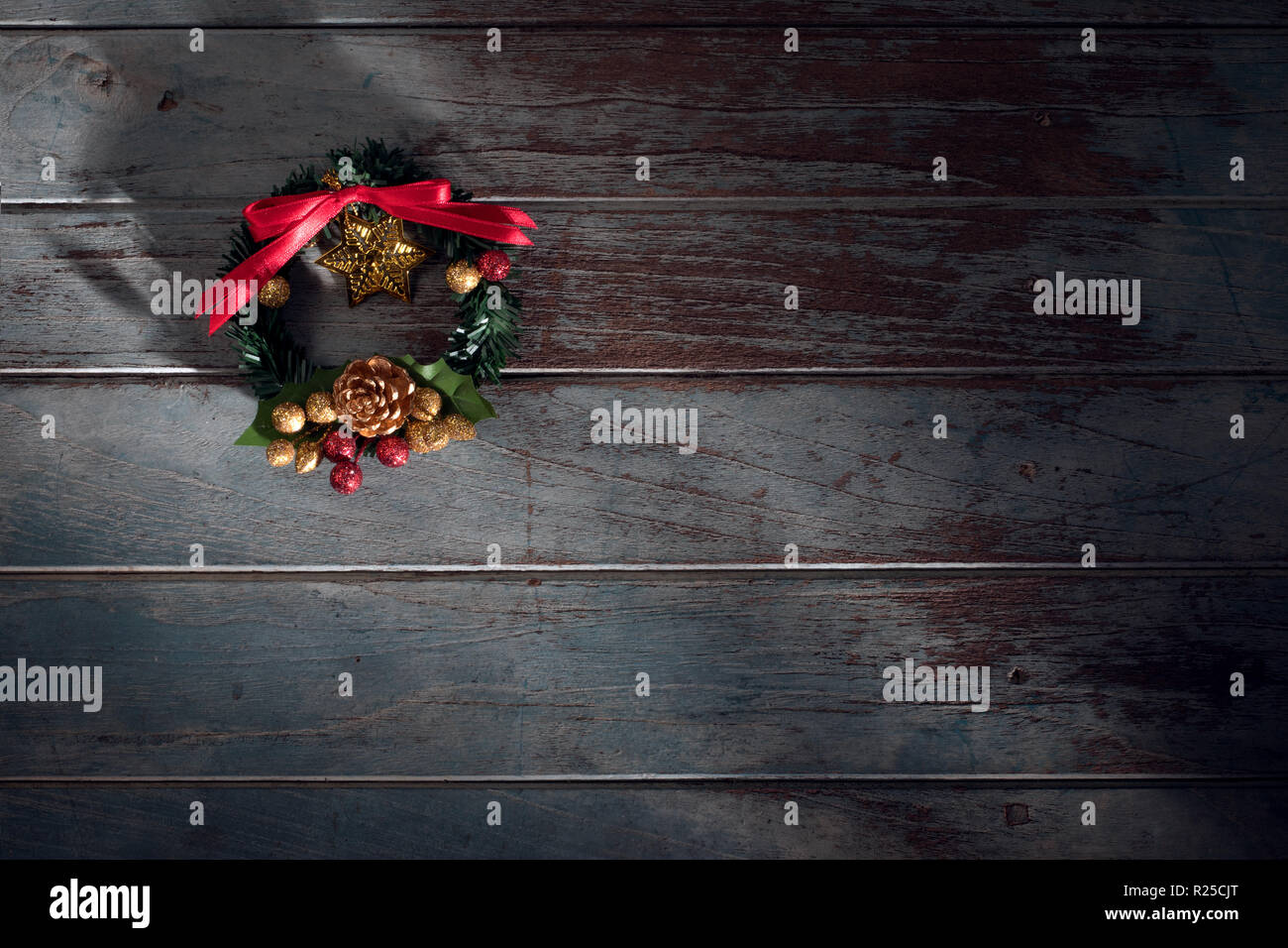 wood back wreath Stock Photo - Alamy