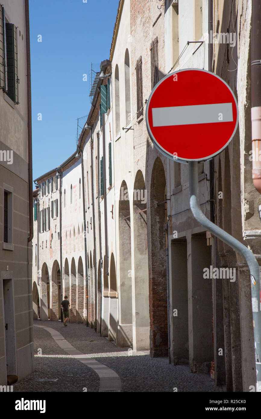 No entry italian street hi-res stock photography and images - Alamy