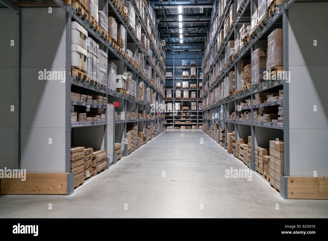 Industrial warehouses, packaging boxes and shelves Stock Photo - Alamy