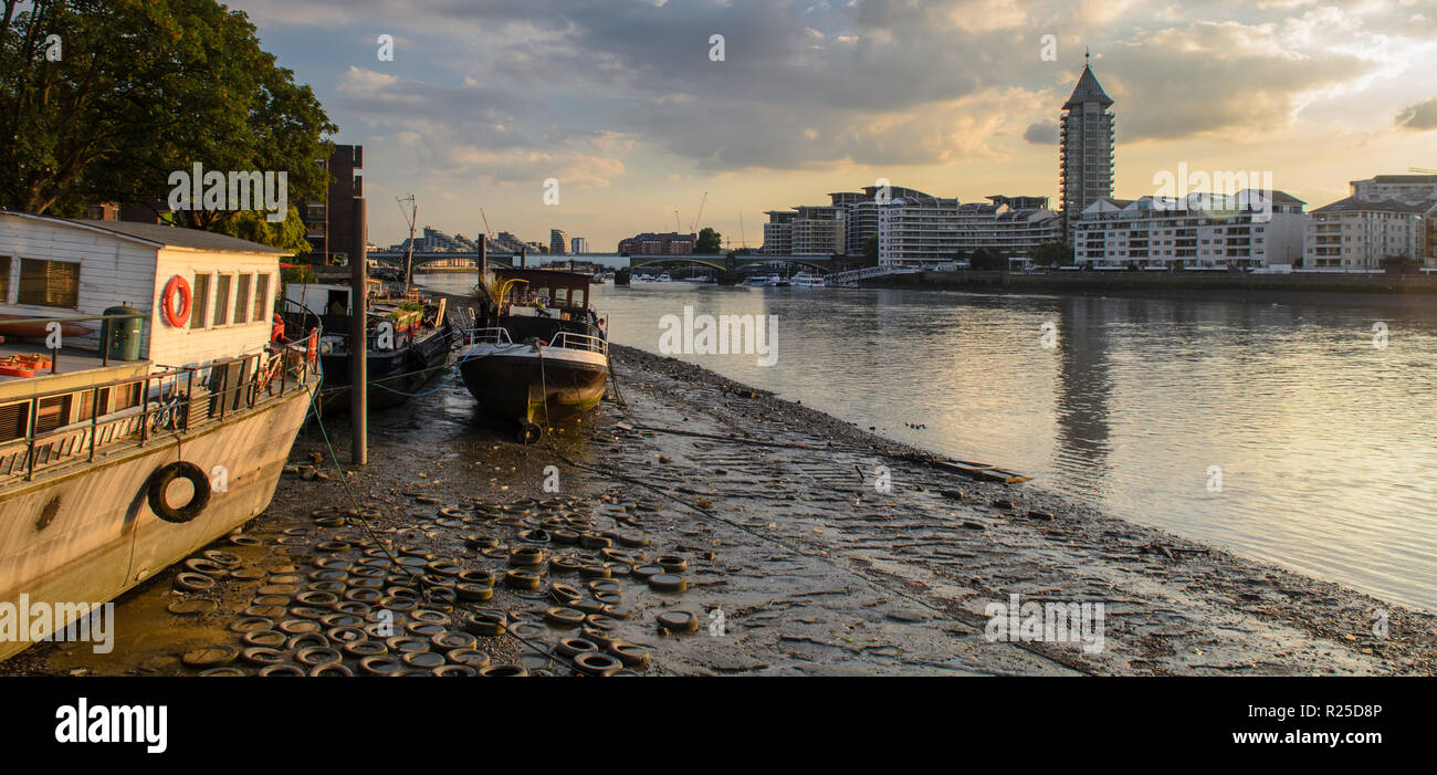 Chelsea houseboats hi-res stock photography and images - Alamy