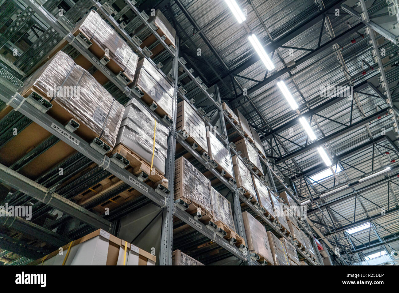 Industrial warehouses, packaging boxes and shelves Stock Photo - Alamy