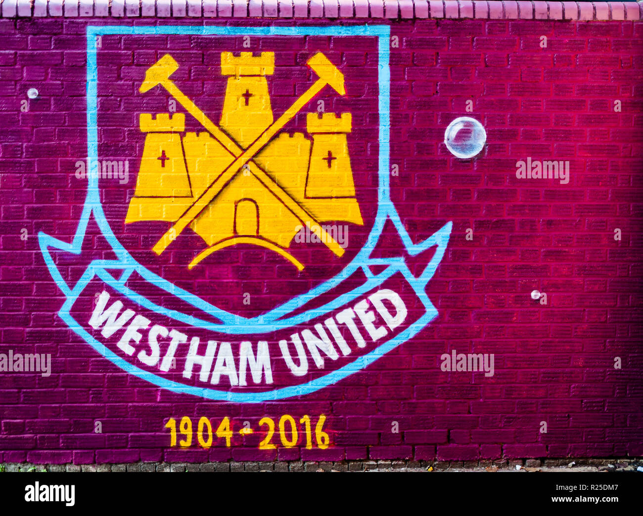 Bonds and brooking west ham hi-res stock photography and images - Alamy