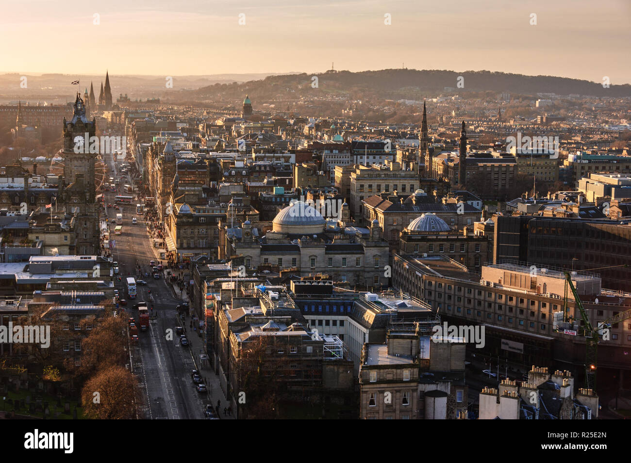 Edinburgh scotland urban streetscape hi-res stock photography and ...