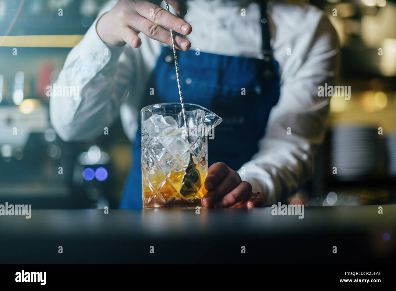 Cocktail making cocktails hi-res stock photography and images - Alamy