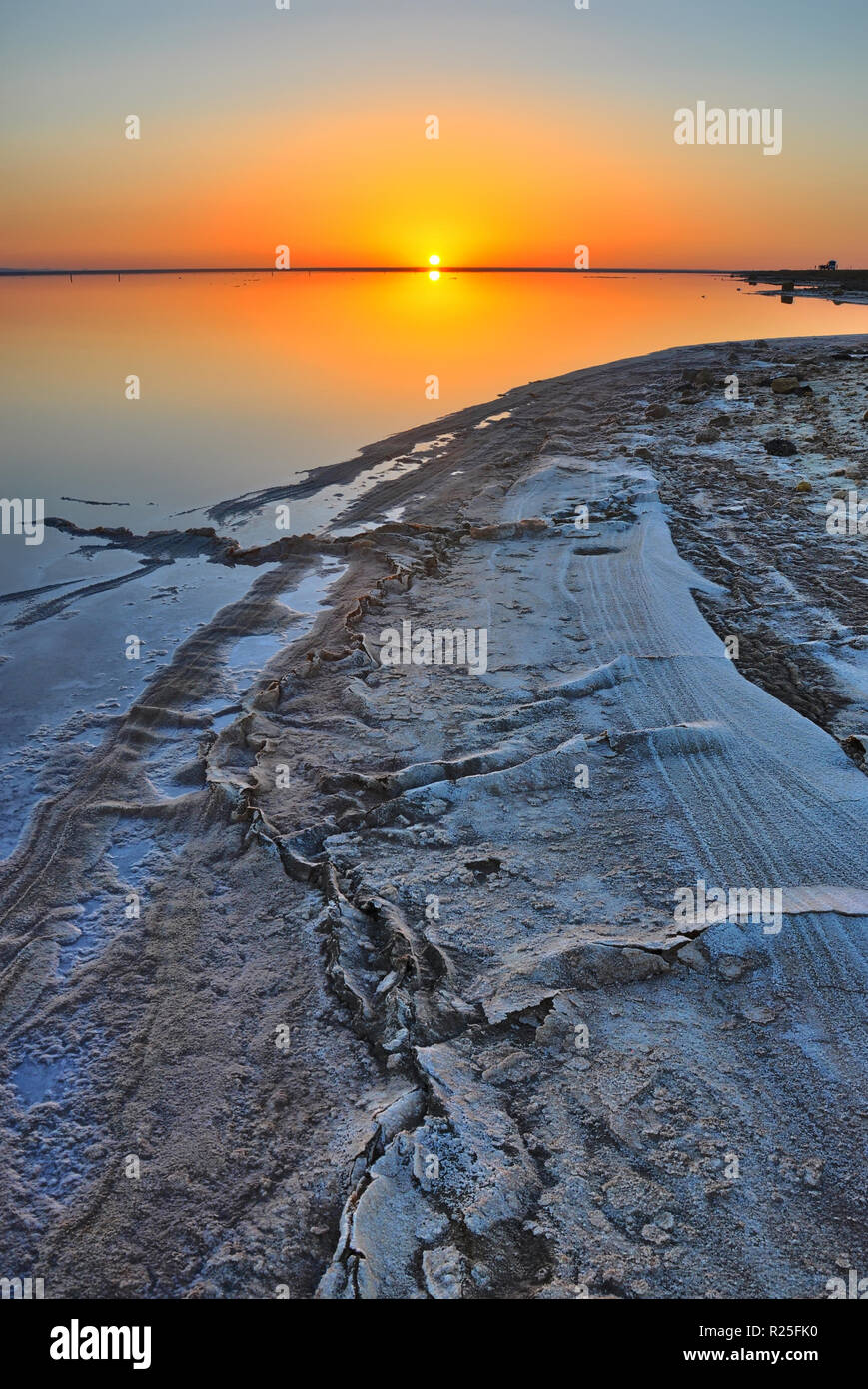Beautiful sunrise on salt lake Chott el Djerid, Sahara desert, Tunisia ...