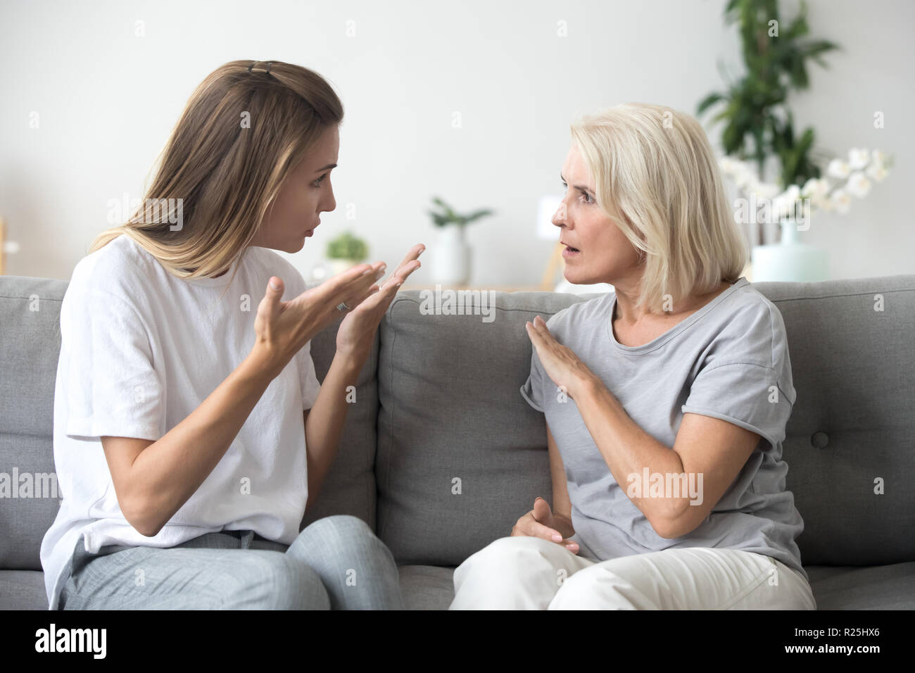 Daughter angry at mum hi-res stock photography and images - Alamy
