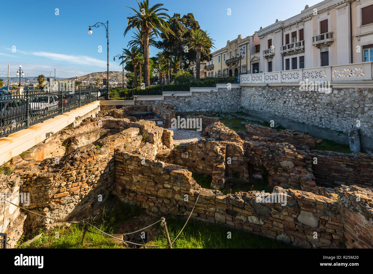 Old roman baths hi-res stock photography and images - Alamy