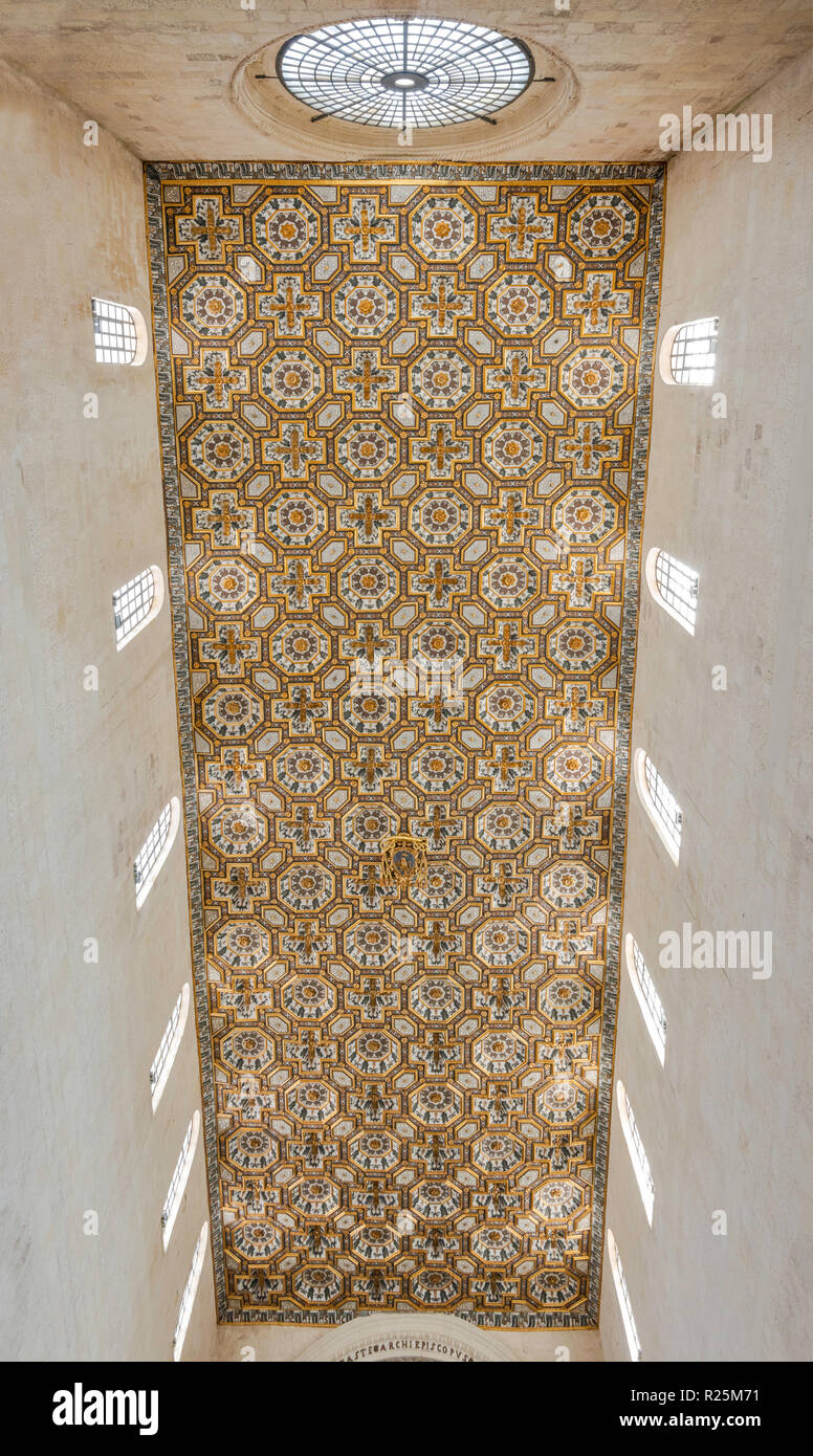 Coffered vault ceiling hi-res stock photography and images - Alamy