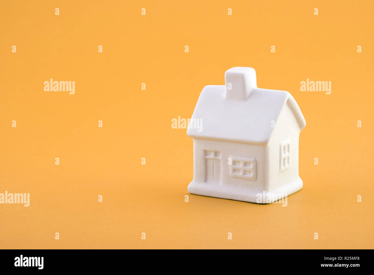 Miniature model house real estate hi-res stock photography and images ...