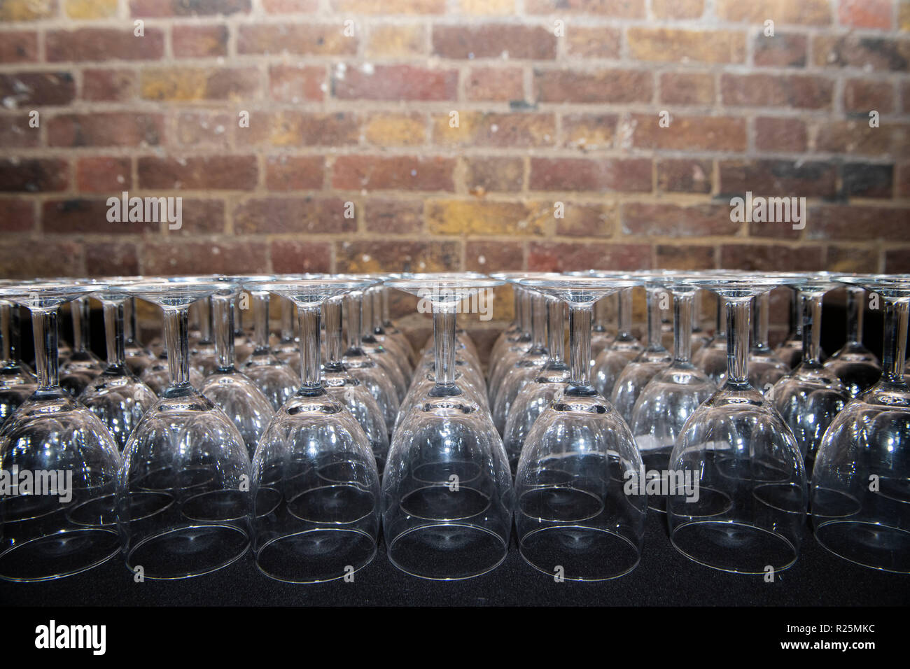Empty glasses party hi-res stock photography and images - Alamy