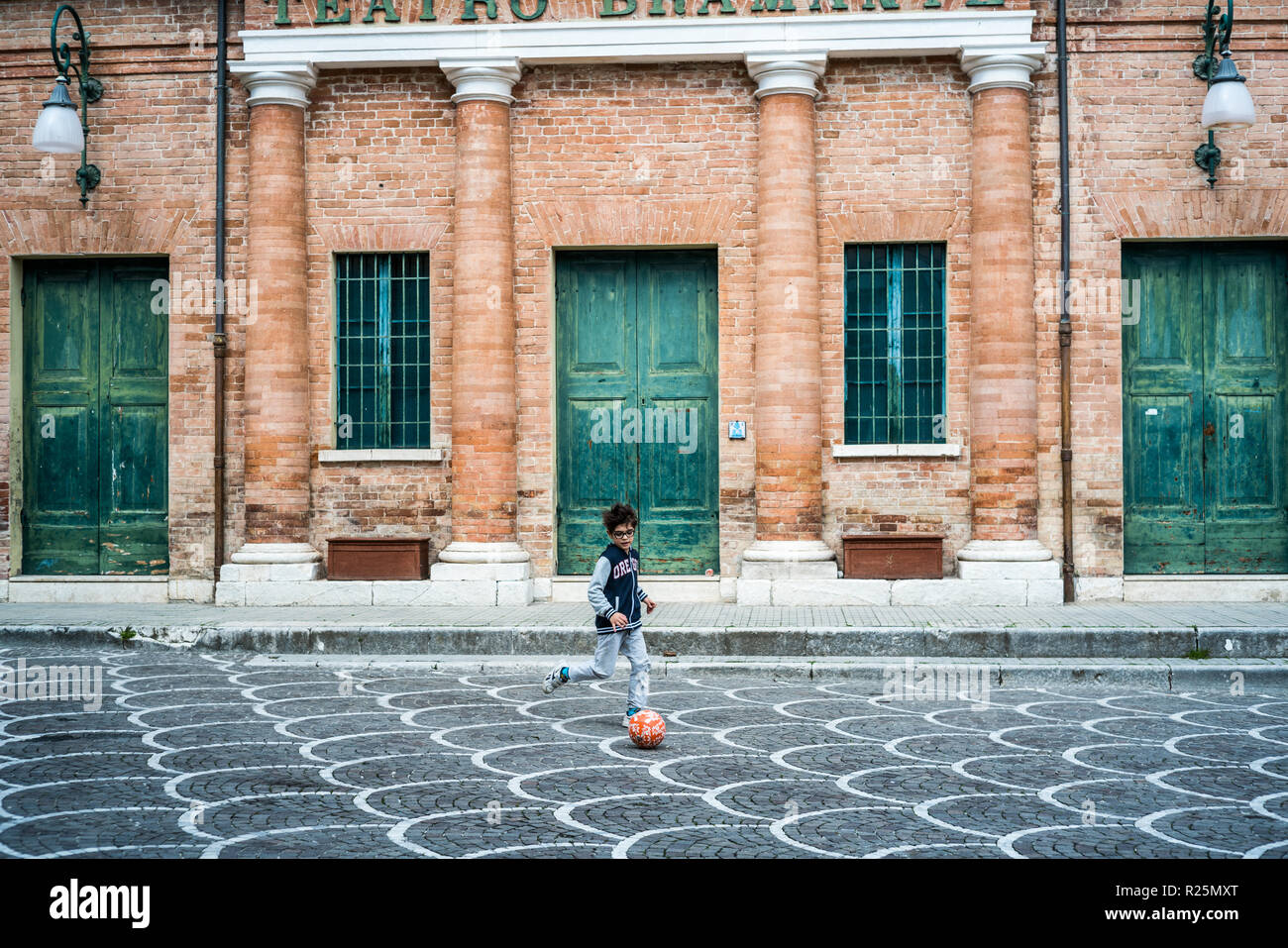 Italian children play soccer hi-res stock photography and images - Alamy