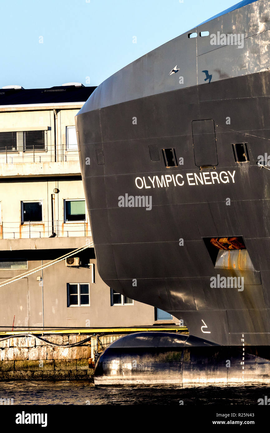 Olympic ship hull hi-res stock photography and images - Alamy