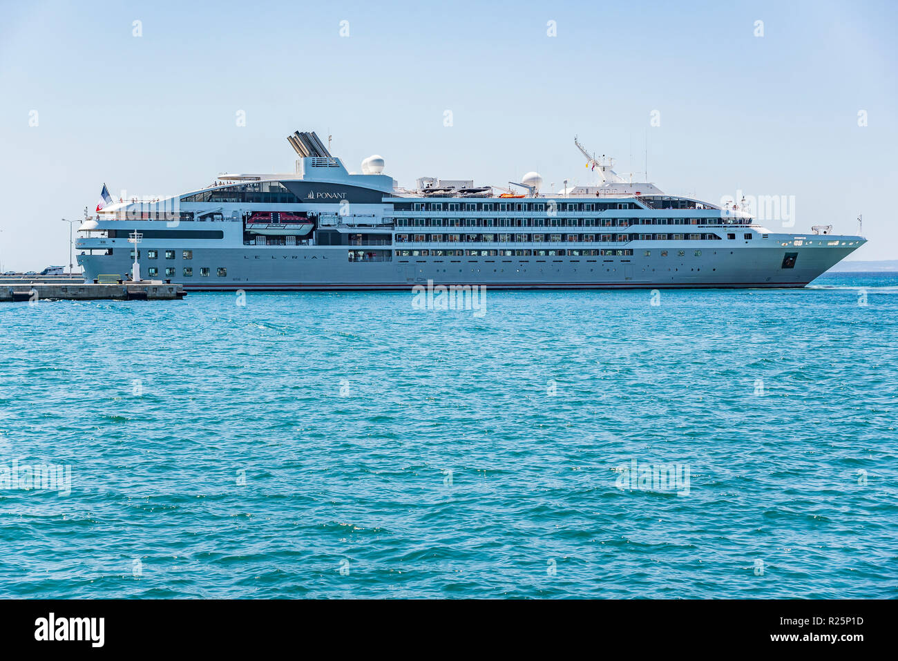 The scenic port in split hi-res stock photography and images - Alamy