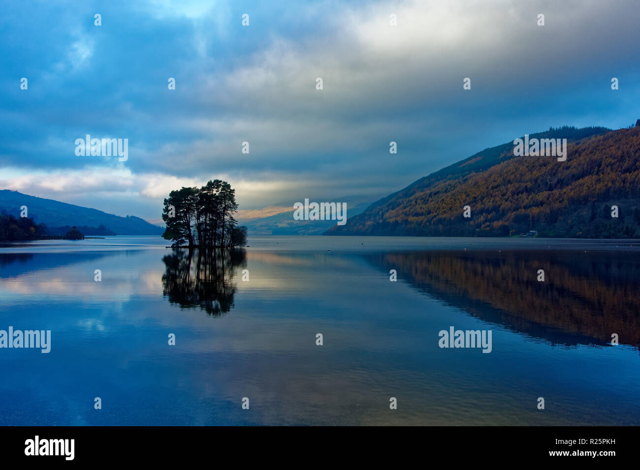 Island loch tay hi-res stock photography and images - Alamy