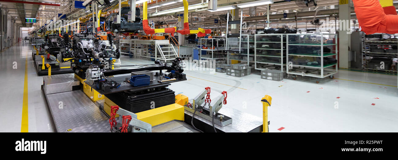 Large robot construction hi-res stock photography and images - Alamy