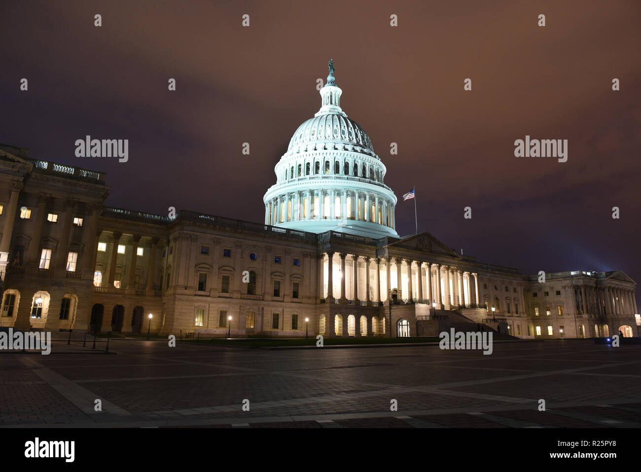 White house exterior washington night hi-res stock photography and ...