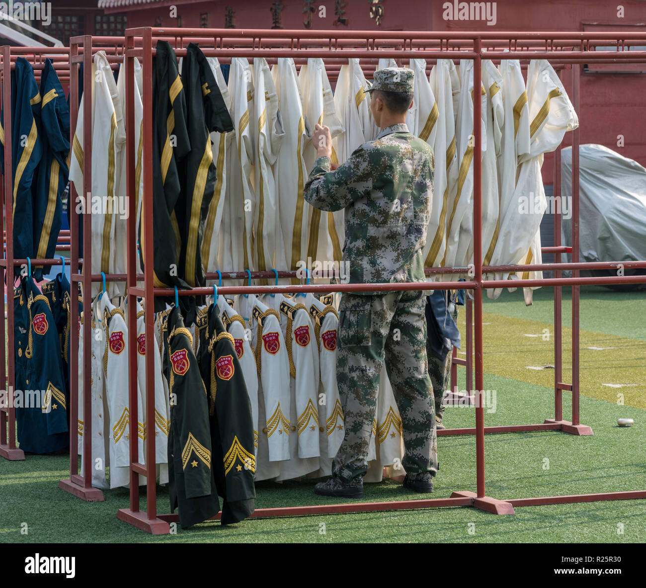 Chinese army uniform hi-res stock photography and images - Alamy