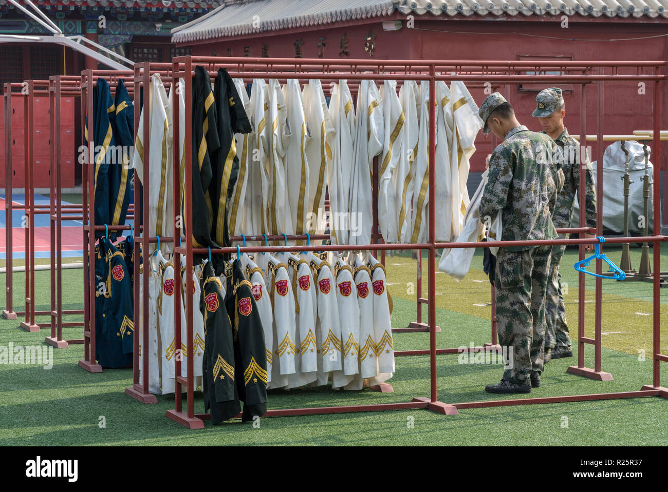 Check in soldier hi-res stock photography and images - Alamy