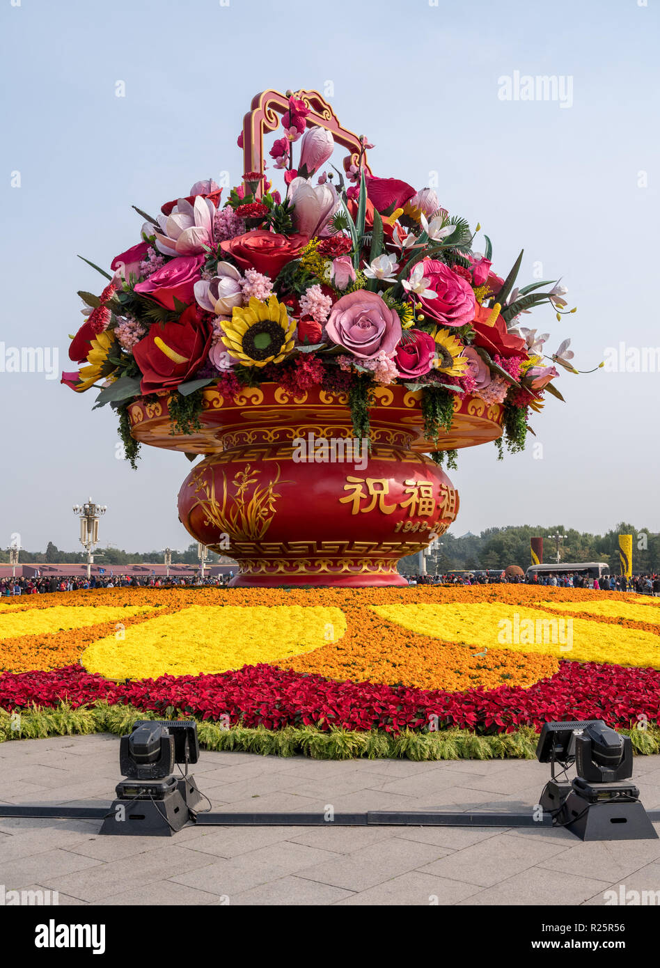 Golden display hi-res stock photography and images - Alamy