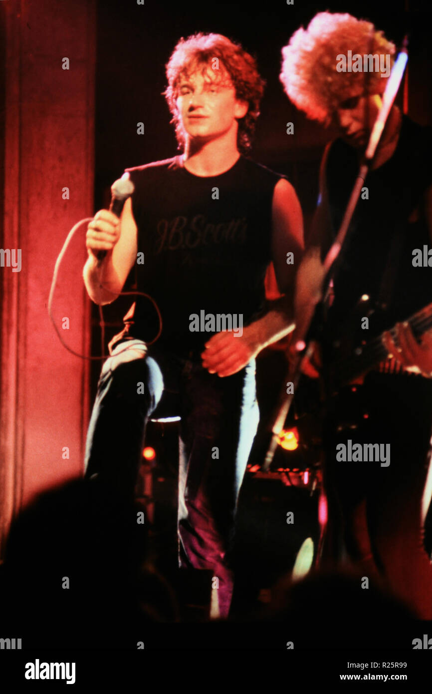 Bono u2 1981 hi-res stock photography and images - Alamy