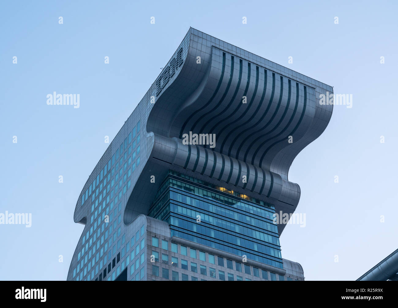 Enter the dragon hi-res stock photography and images - Alamy