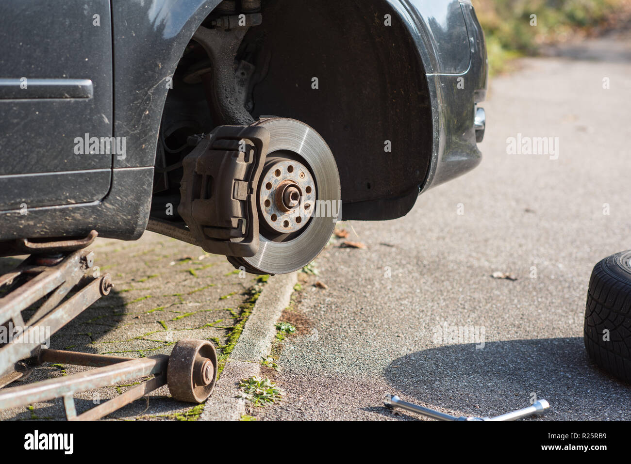 tire breakdown and tire change Stock Photo - Alamy