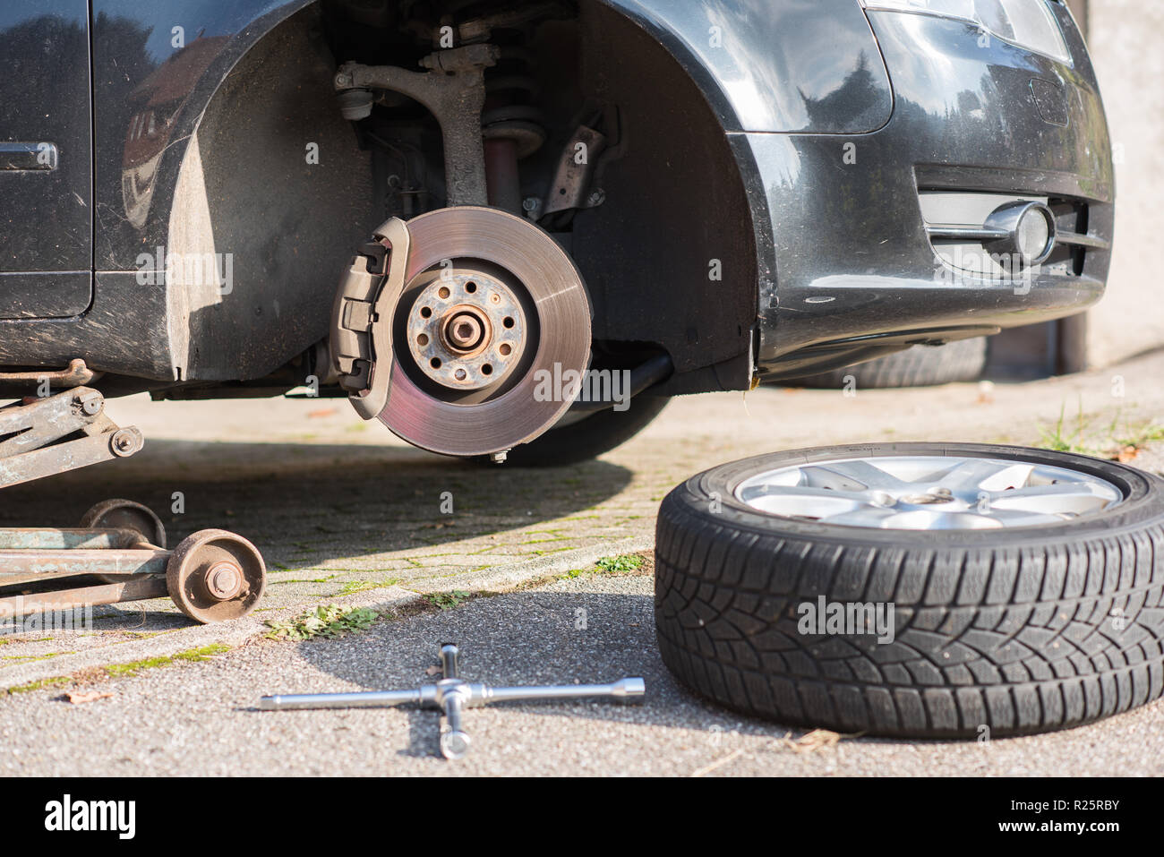 tire breakdown and tire change Stock Photo - Alamy