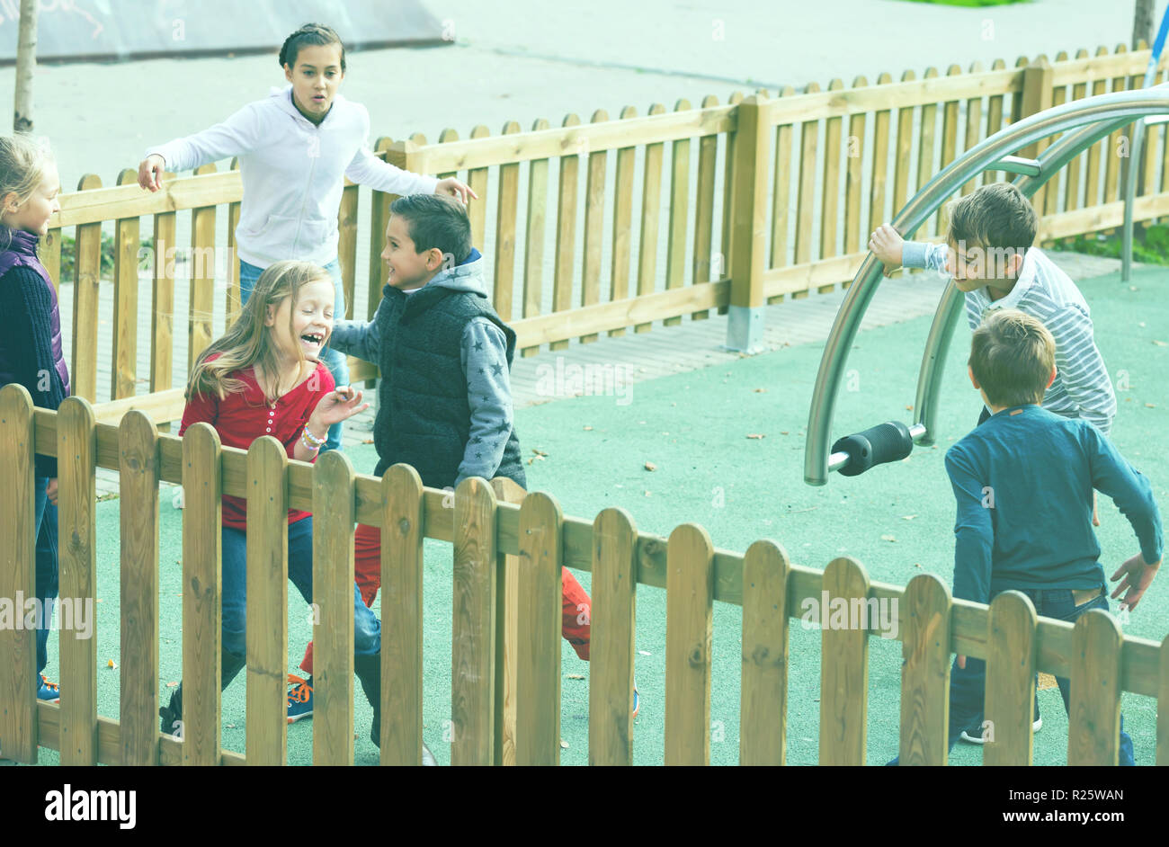 Kids running around hi-res stock photography and images - Alamy