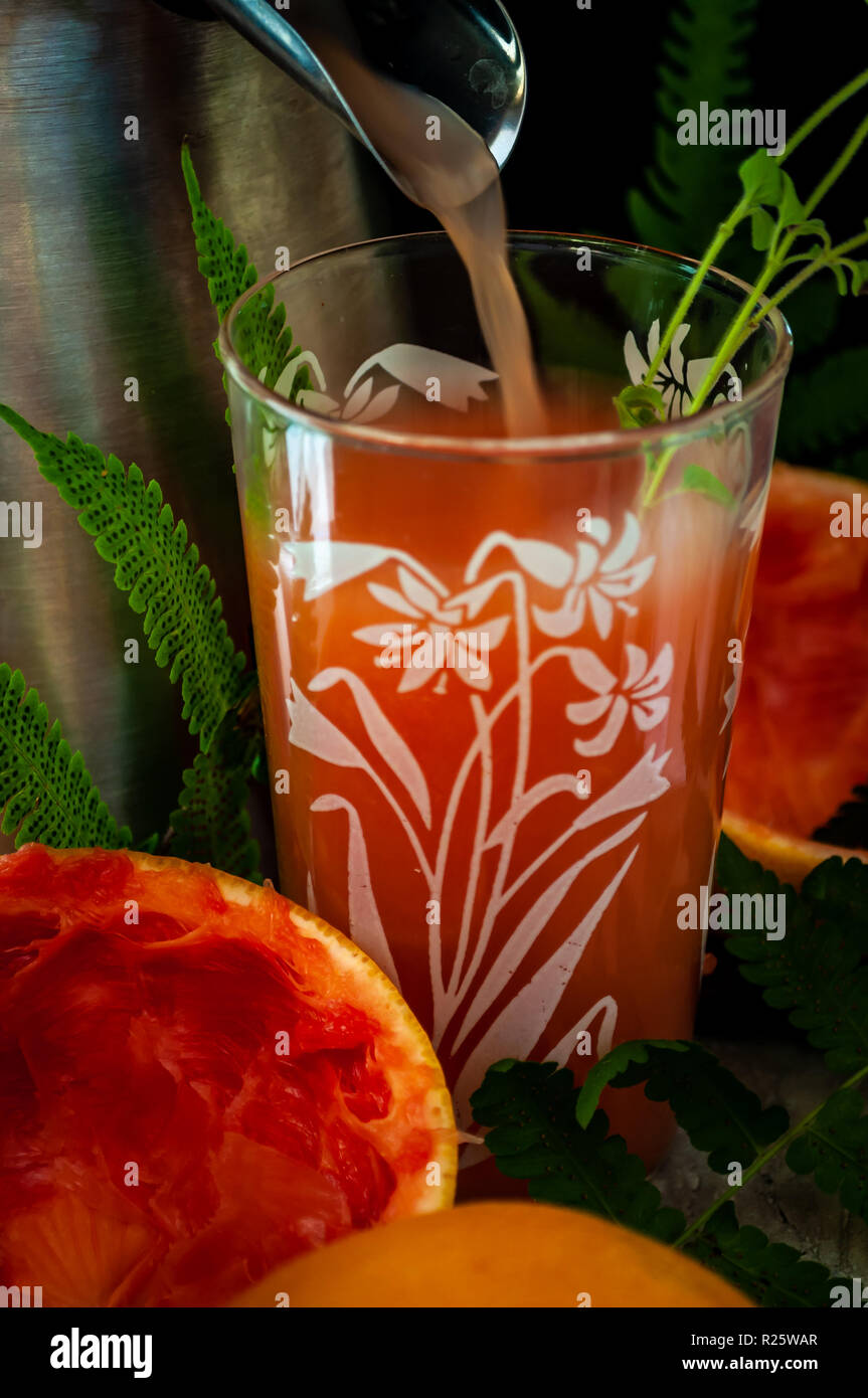 Juicer pouring juice hi-res stock photography and images - Alamy