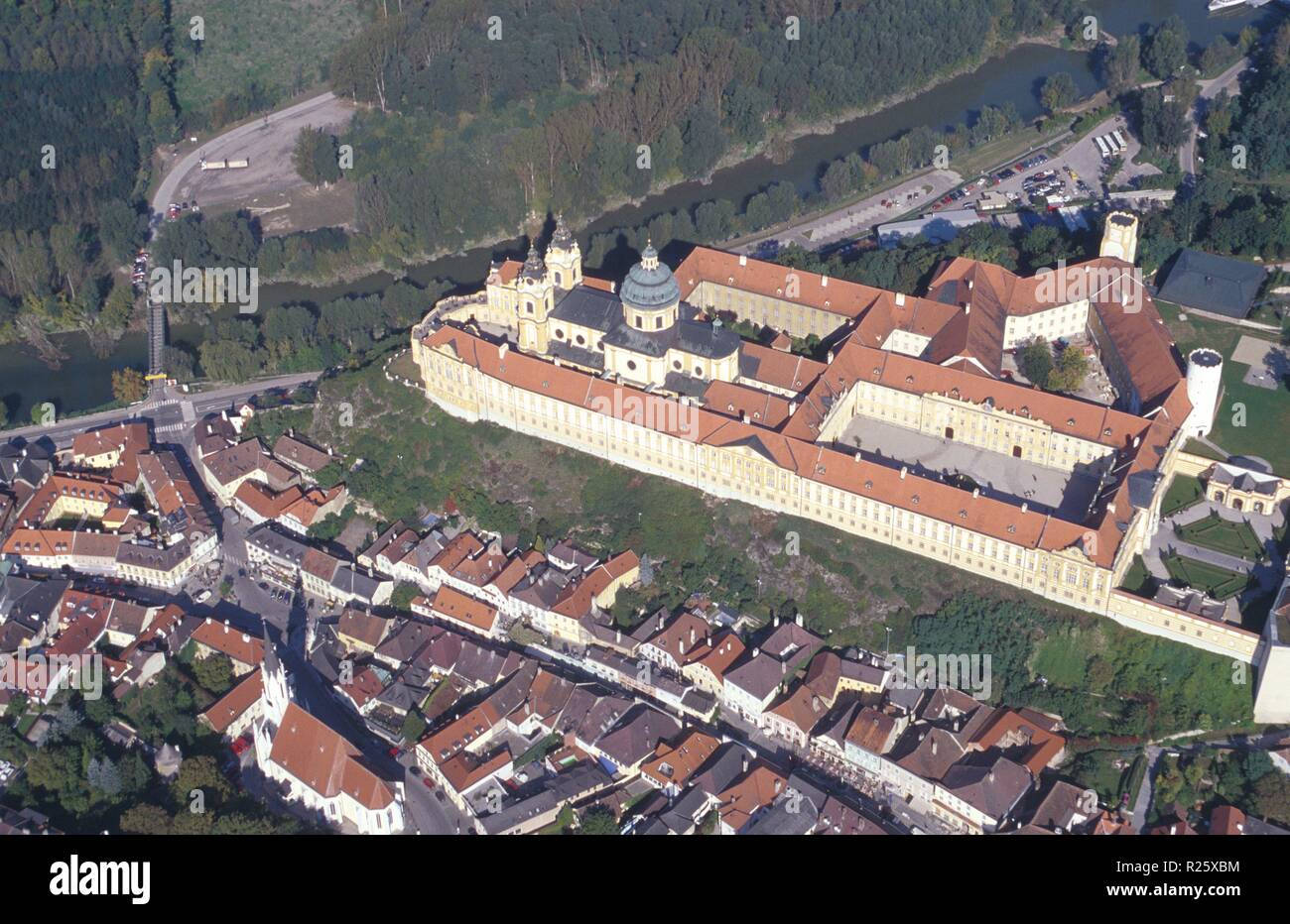 Niederösterreich, Wachau; Stift Melk, Luftbild Das Benediktinerkloster ...