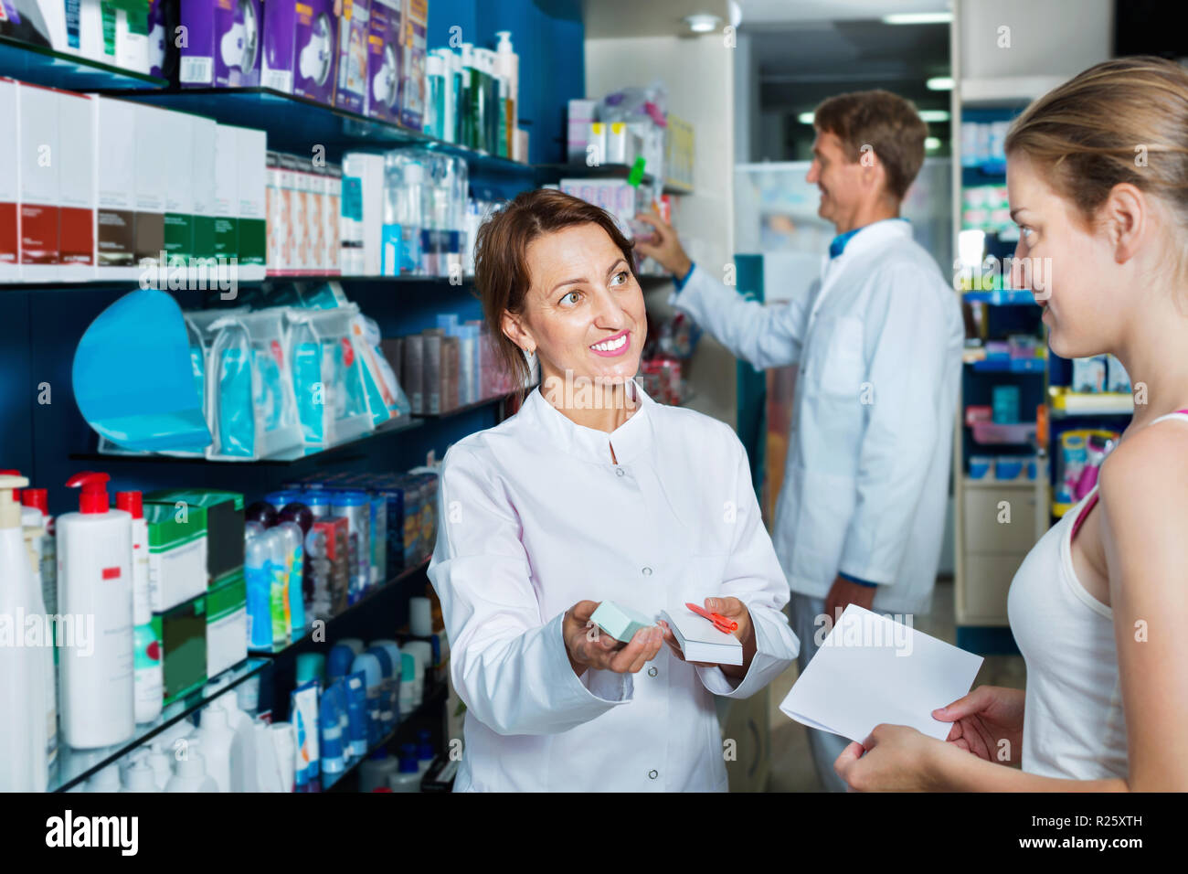 Girl wearing chemist uniform hi-res stock photography and images - Alamy