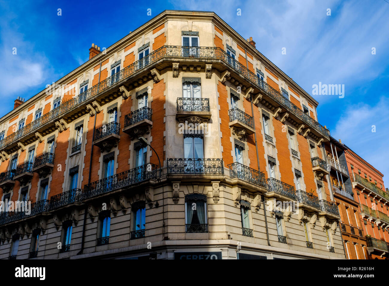 Traditional french architecture hi-res stock photography and images - Alamy