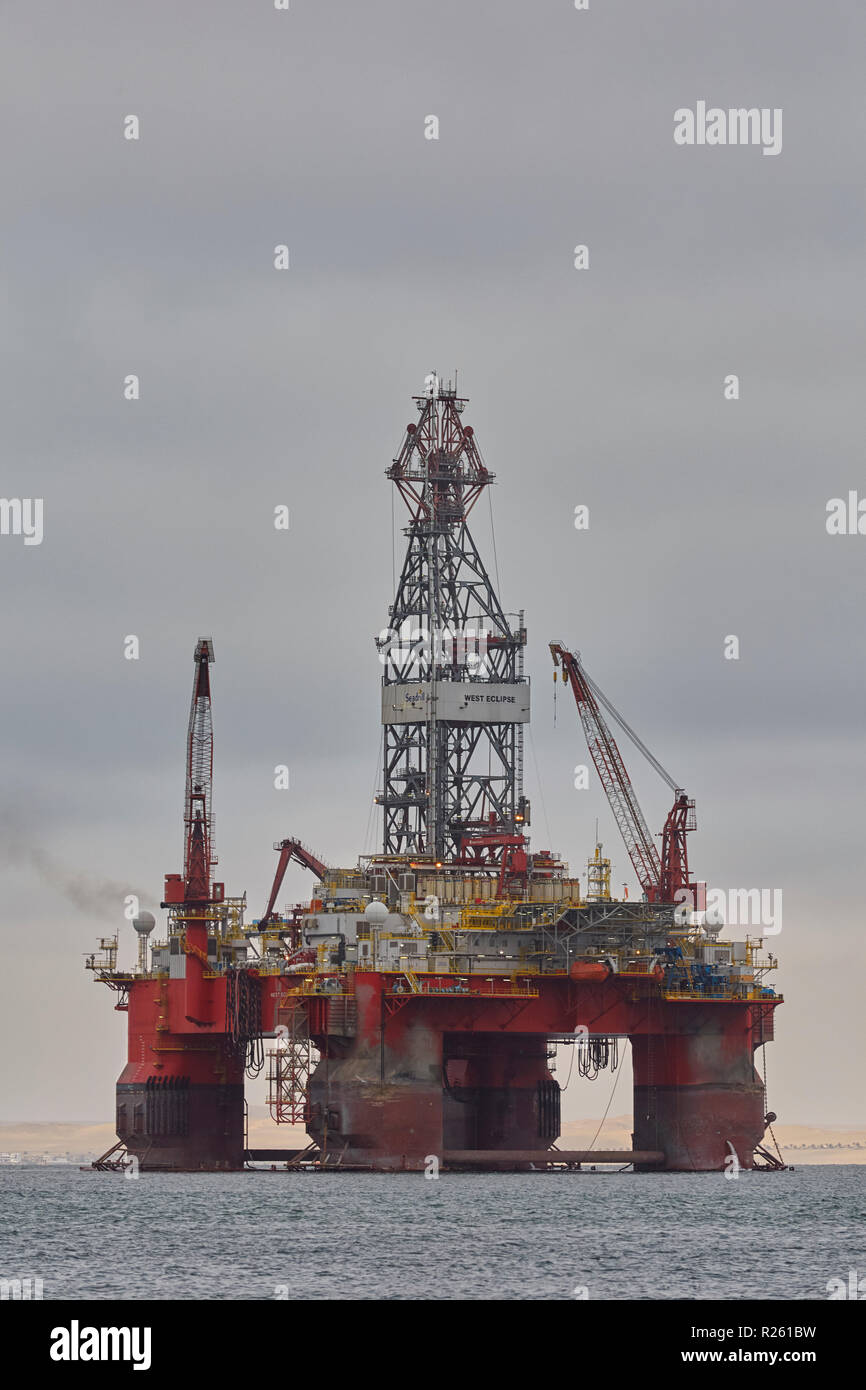 Oil drill africa hi-res stock photography and images - Alamy