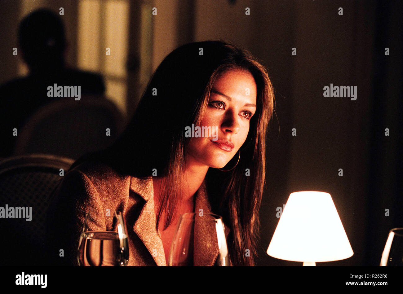 Catherine zeta jones intolerable cruelty hi-res stock photography and ...