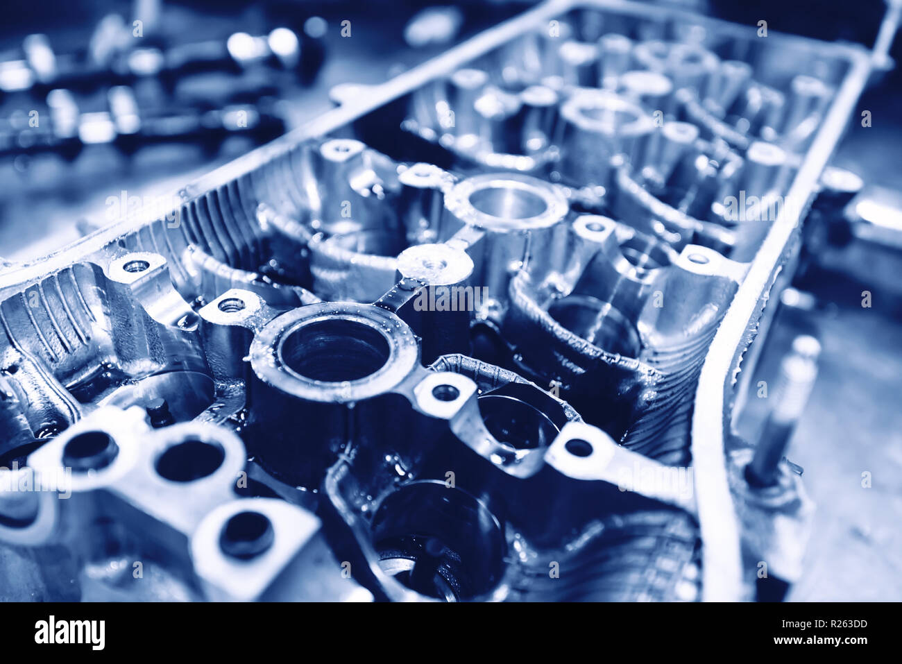 Repair the car engine Stock Photo - Alamy
