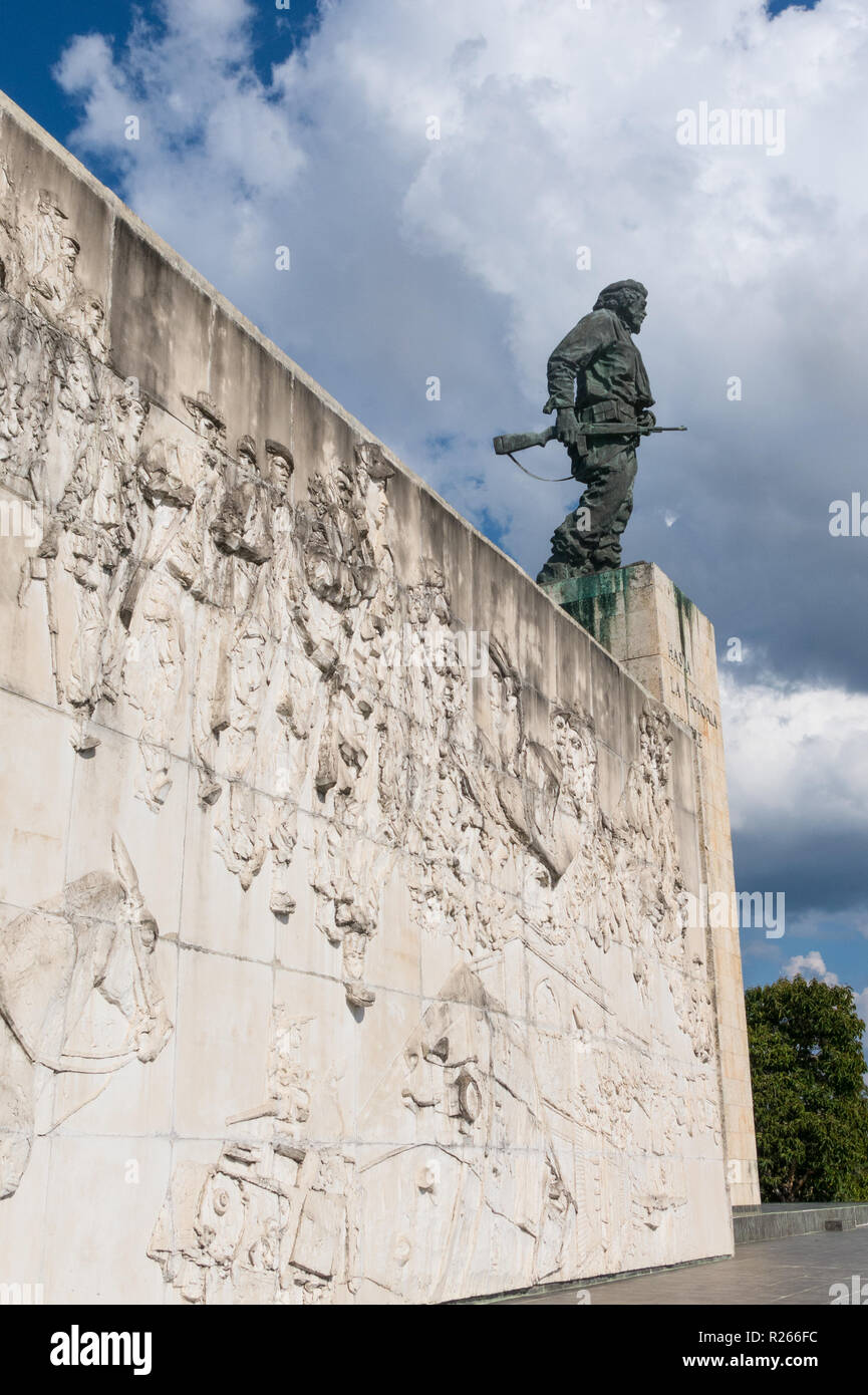 Statue of Che Guevara in the Memorial and Museum in Santa clara. Che ...